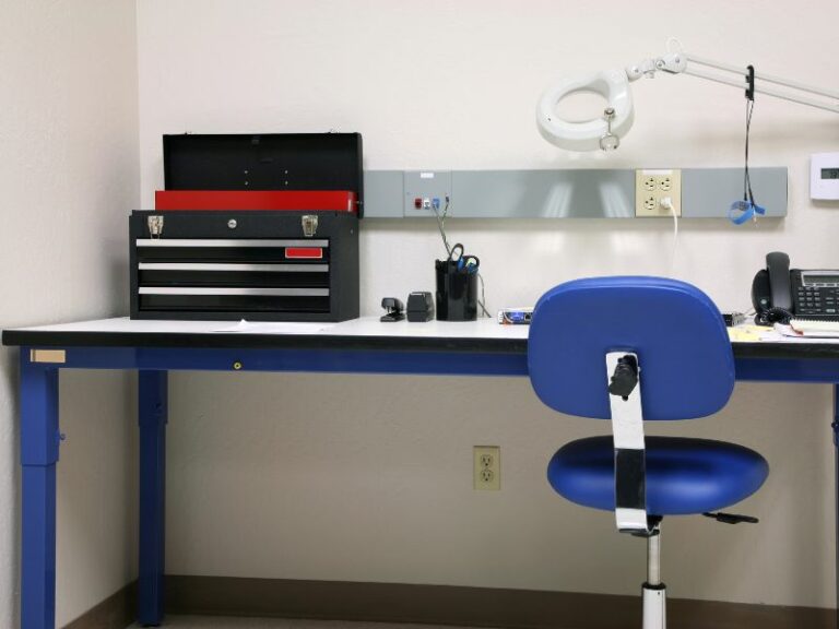 Industrial Workbenches - Manufacturing & Supplier In UAE